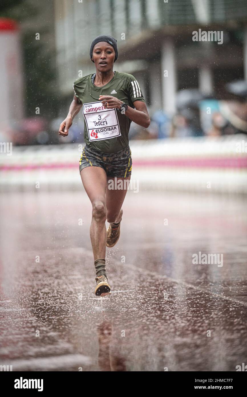 Senbere Teferi running in the Elgoibar International Cross Country 2022 ...