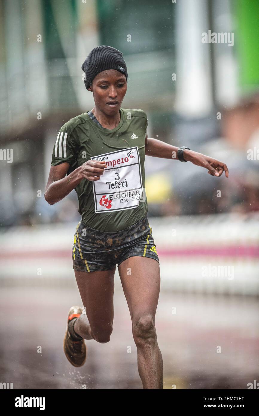 Senbere Teferi running in the Elgoibar International Cross Country 2022 ...