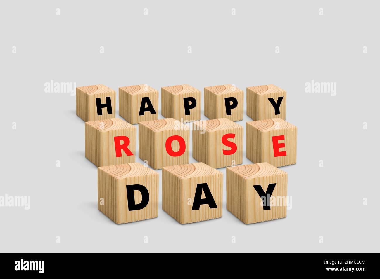 Cubes with "Happy Rose Day" letters Stock Photo - Alamy