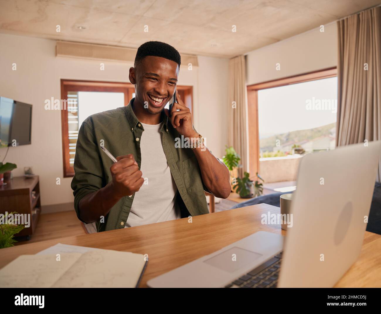 Man receiving good new cellphone hi-res stock photography and images ...
