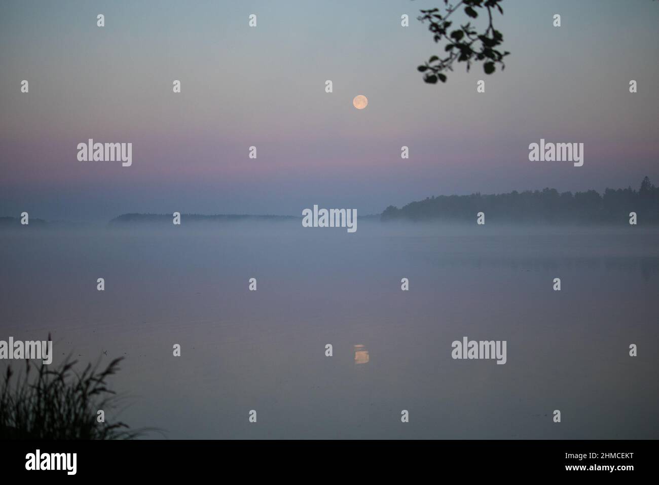 Full moon lake hi-res stock photography and images - Alamy