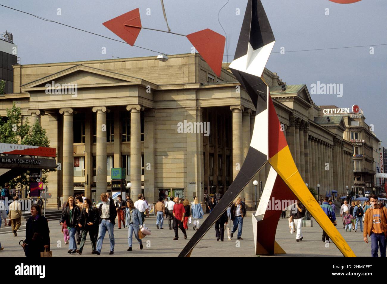 Artiste alexander calder hi-res stock photography and images - Alamy