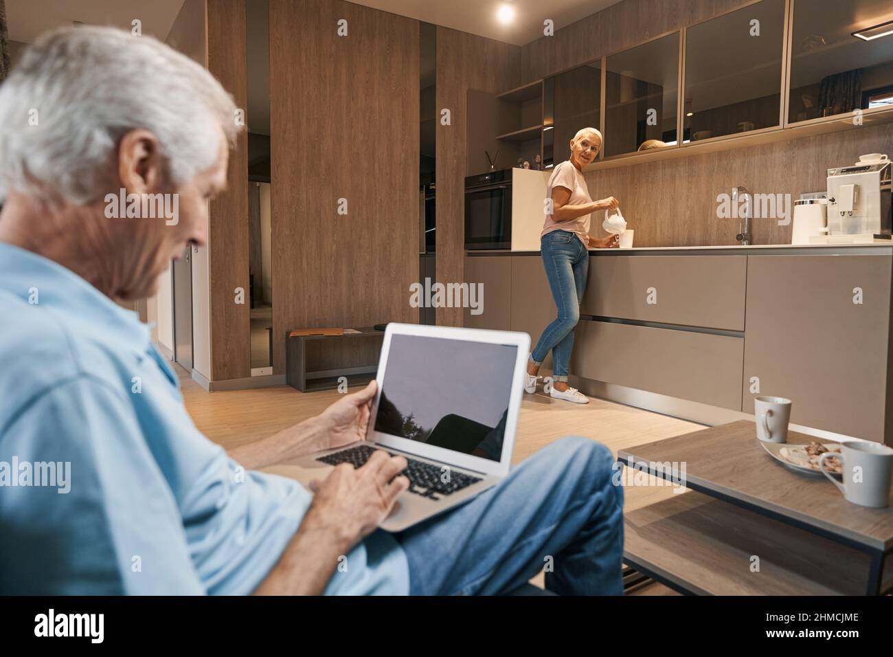Silhouette of female person pouring down tea Stock Photo - Alamy