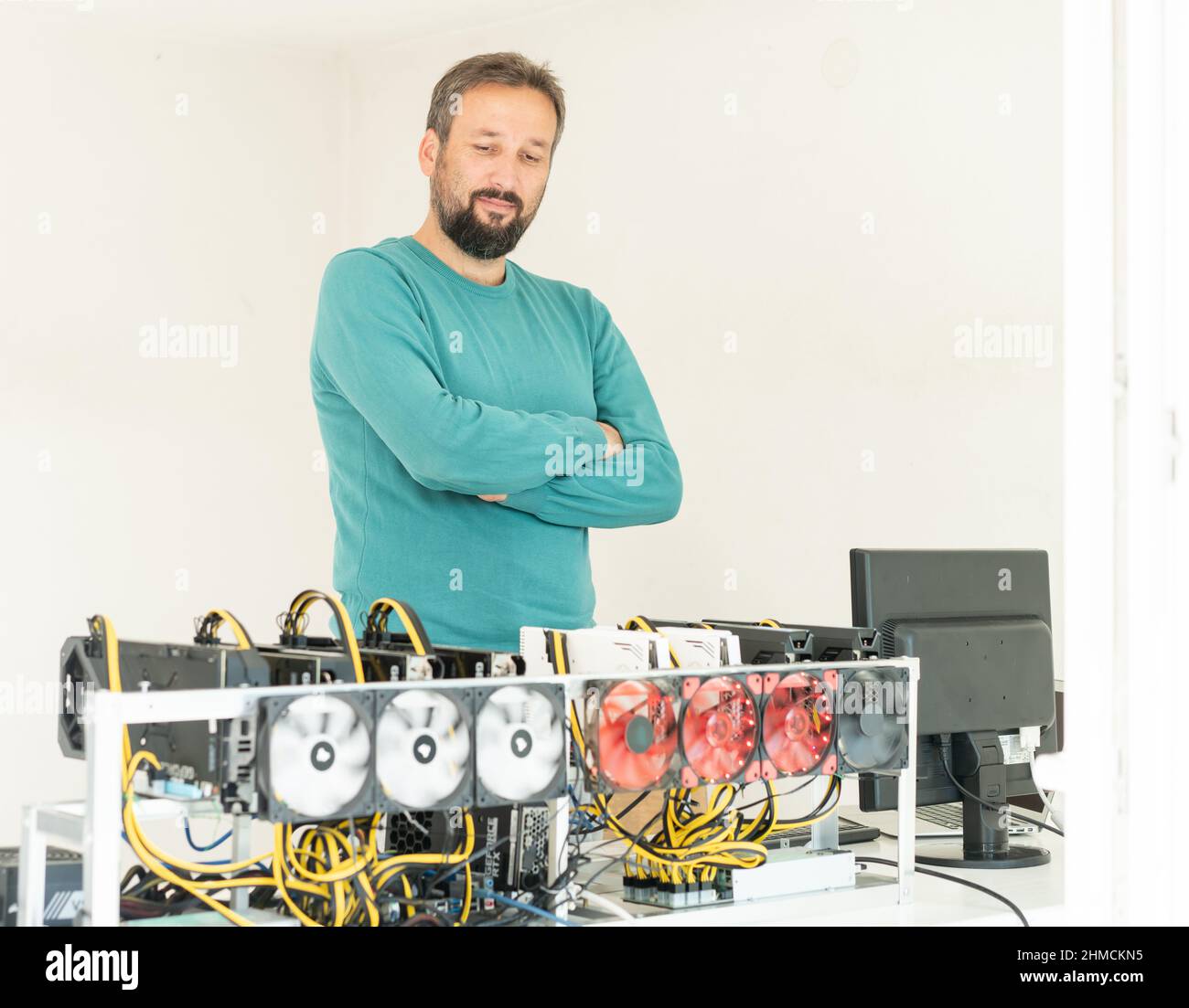 Cryptocurrency mining computer hi-res stock photography and images - Alamy