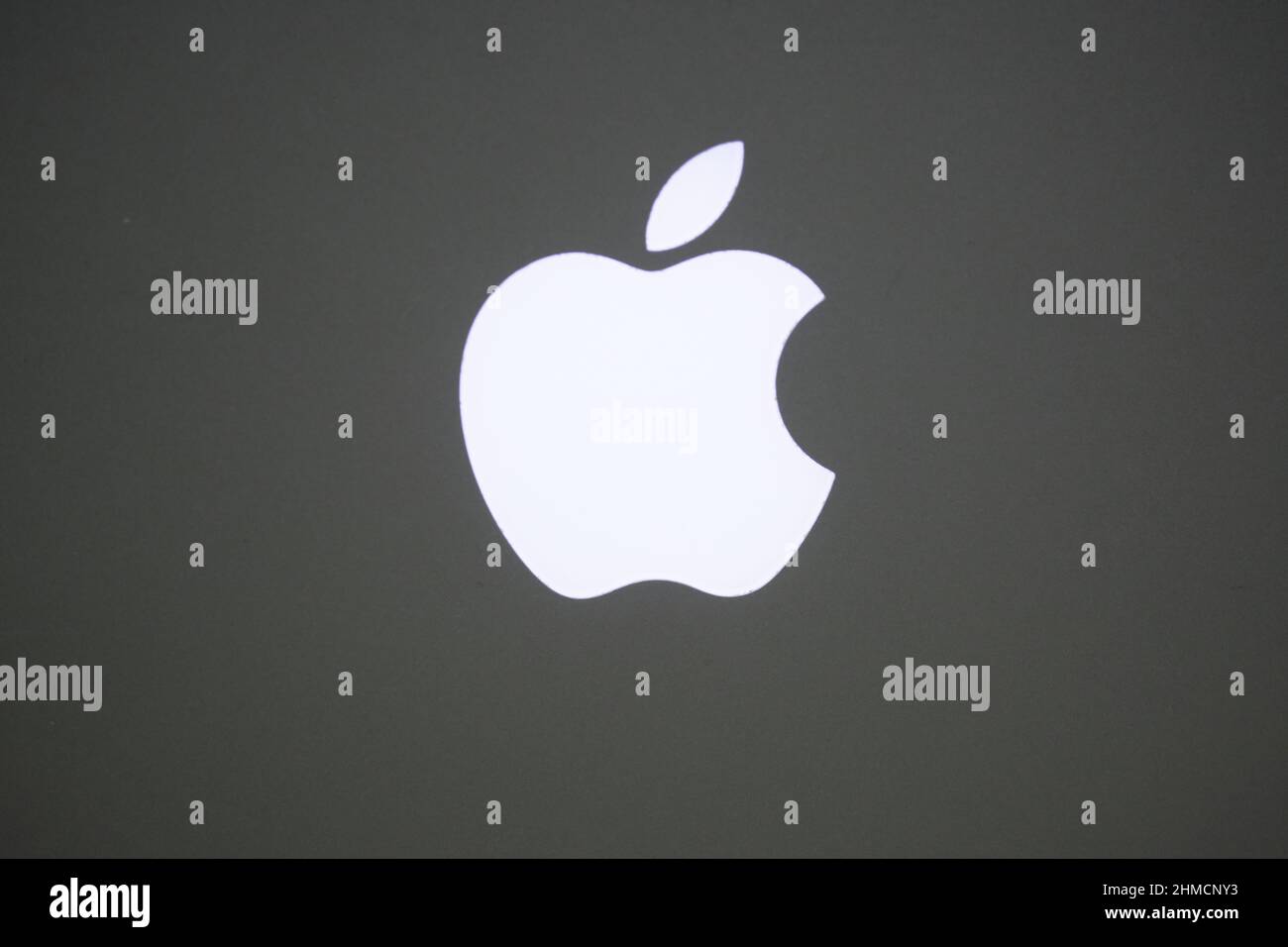 Apple logo black background hi-res stock photography and images - Alamy