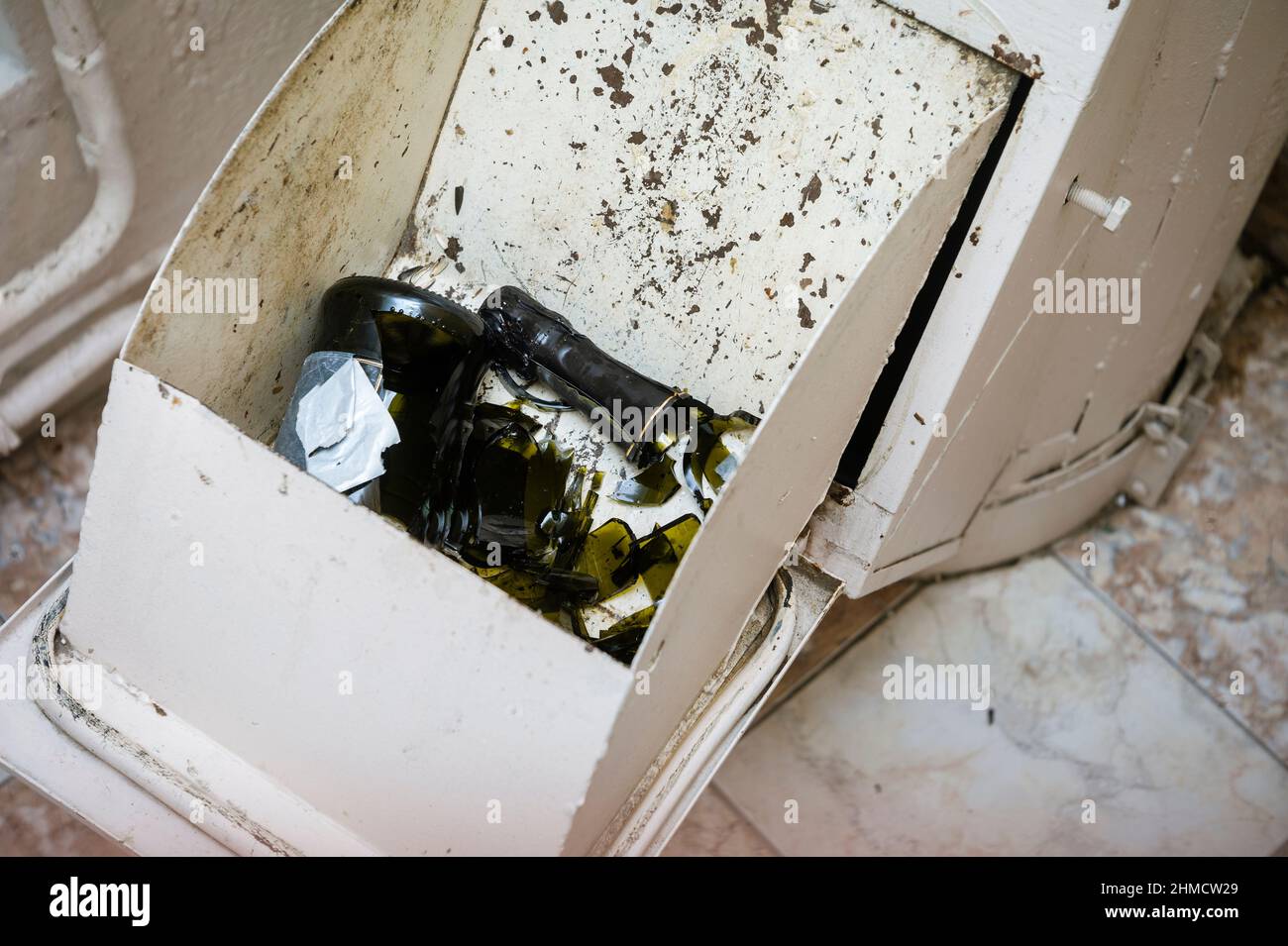 Glass chute hi-res stock photography and images - Alamy