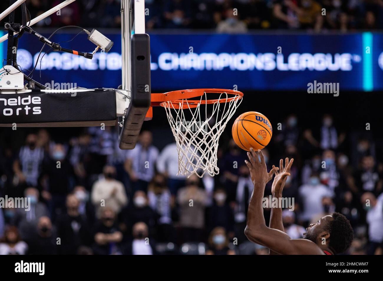 Basketball scoreboard fans hi-res stock photography and images - Alamy