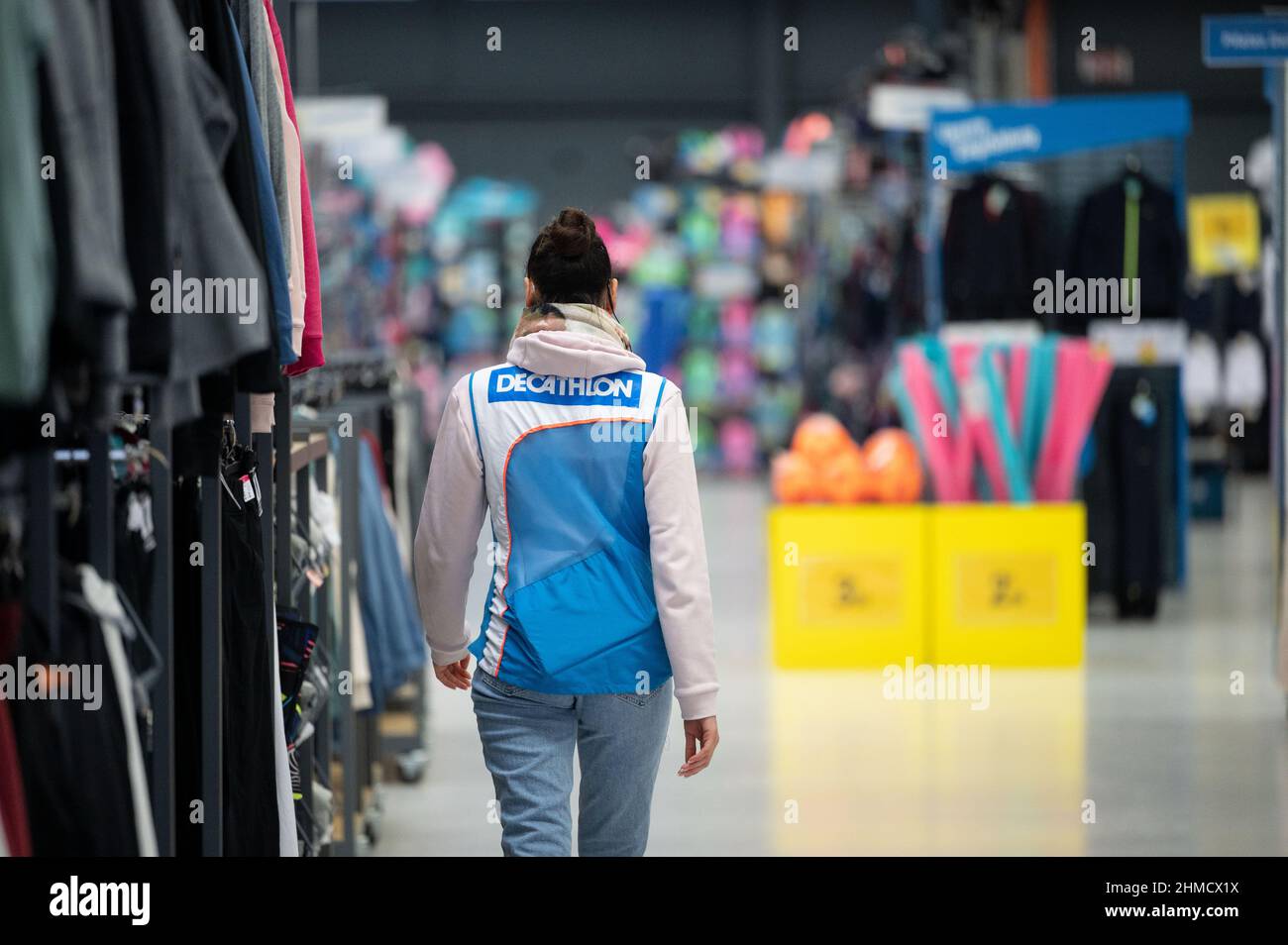 Plochingen, Germany. 07th Feb, 2022. An employee of the sporting goods ...