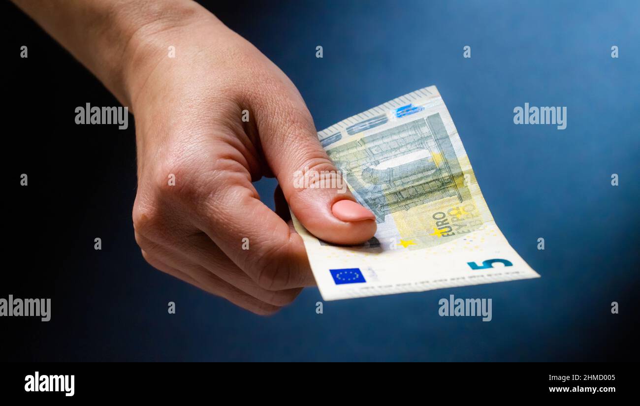 Hand holding banknotes hi-res stock photography and images - Alamy