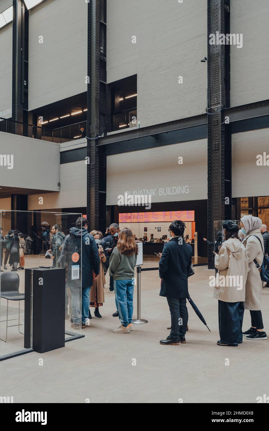 Qr scan museum hi-res stock photography and images - Alamy