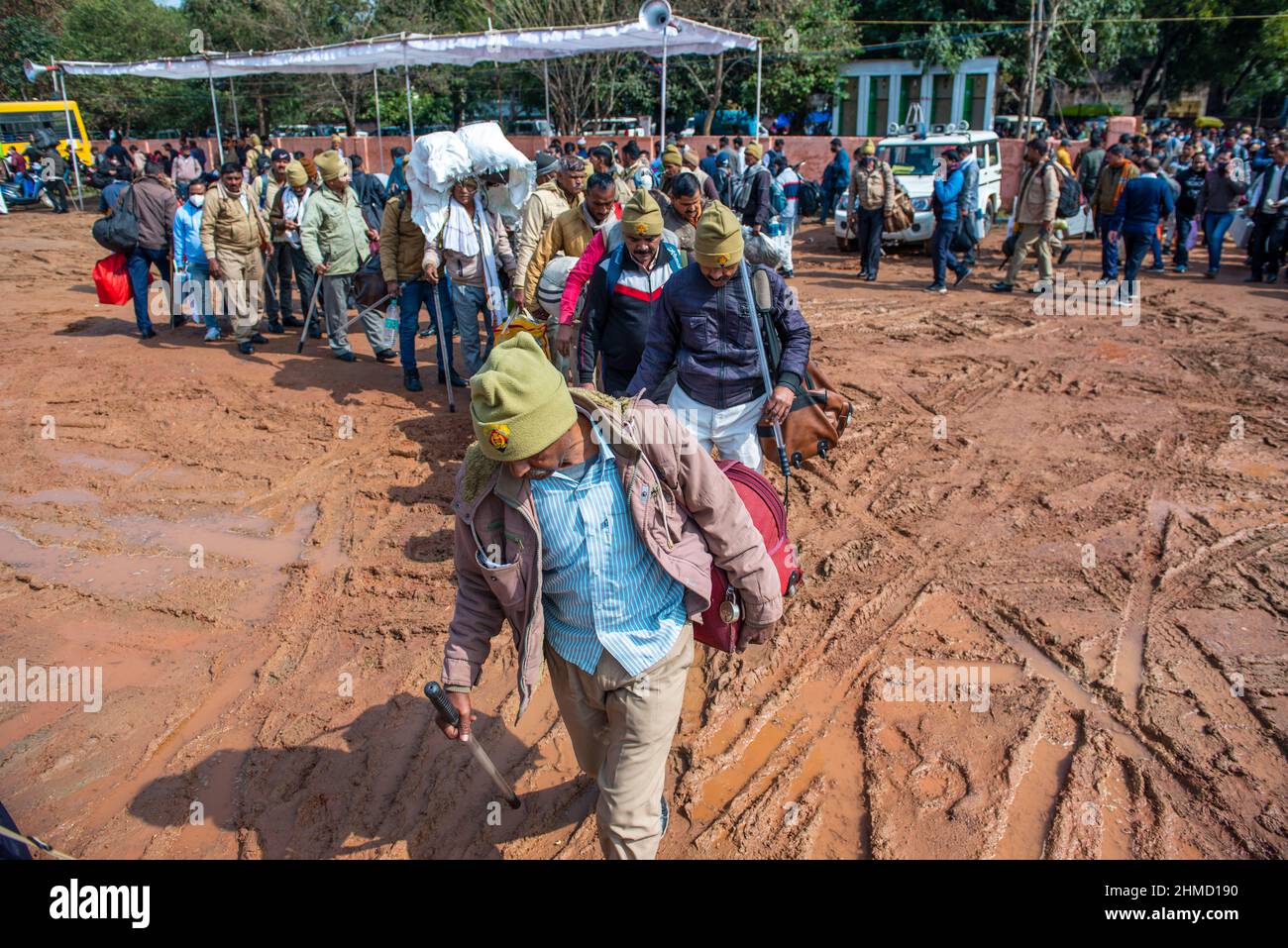 Ghaziabad, India. 09th Feb, 2022. Group Polling officials and police ...