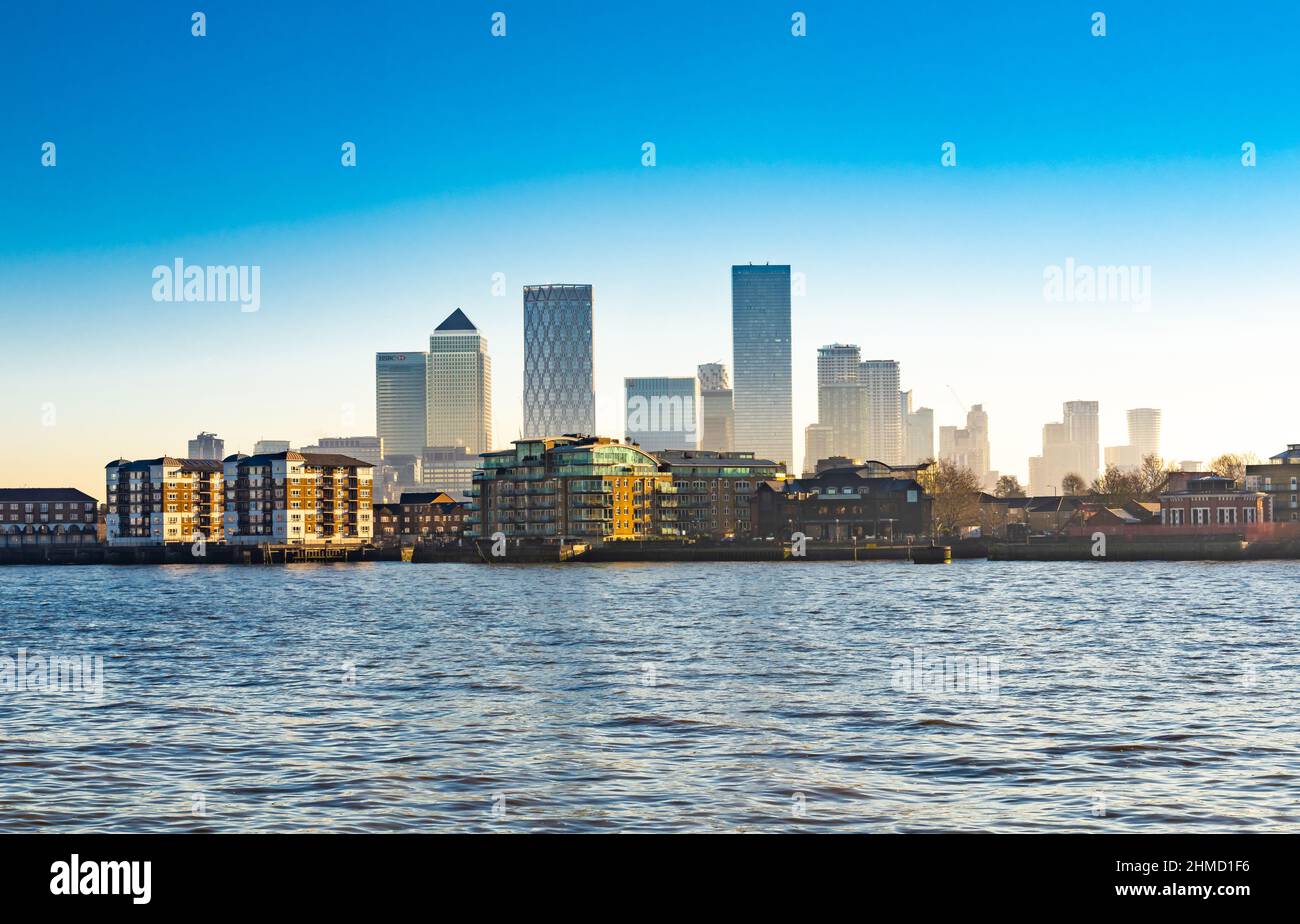 Old thames wharf hi-res stock photography and images - Alamy