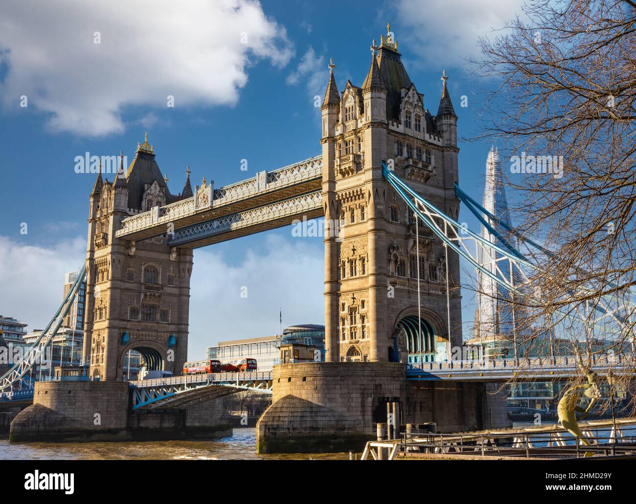B&W, Tower Bridge, London buses, Thames Stock Photo - Alamy