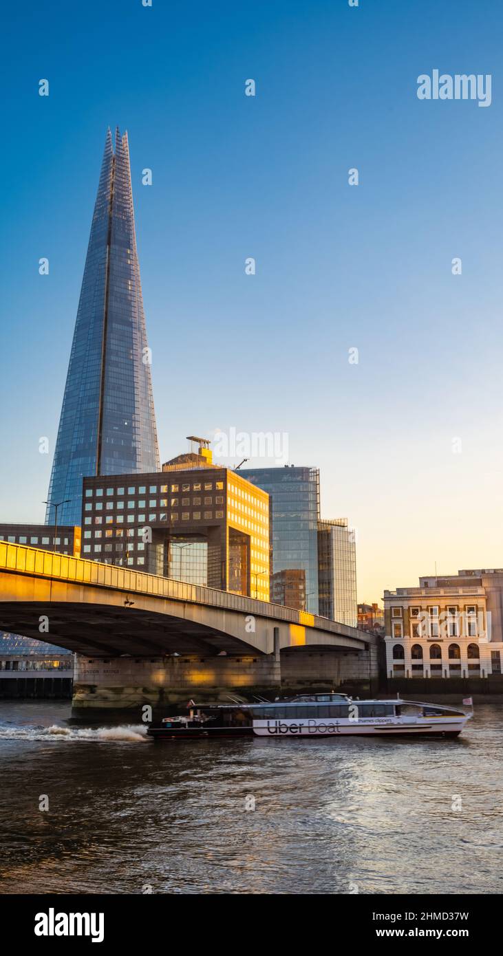 News building london bridge hi-res stock photography and images - Alamy