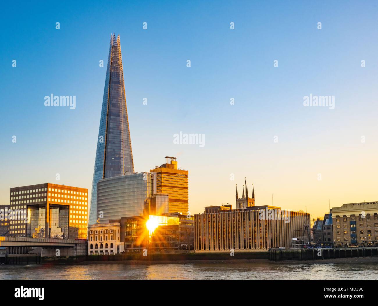 Sunset on The Shard with Thames. News UK building. Guy's Hospital Stock ...