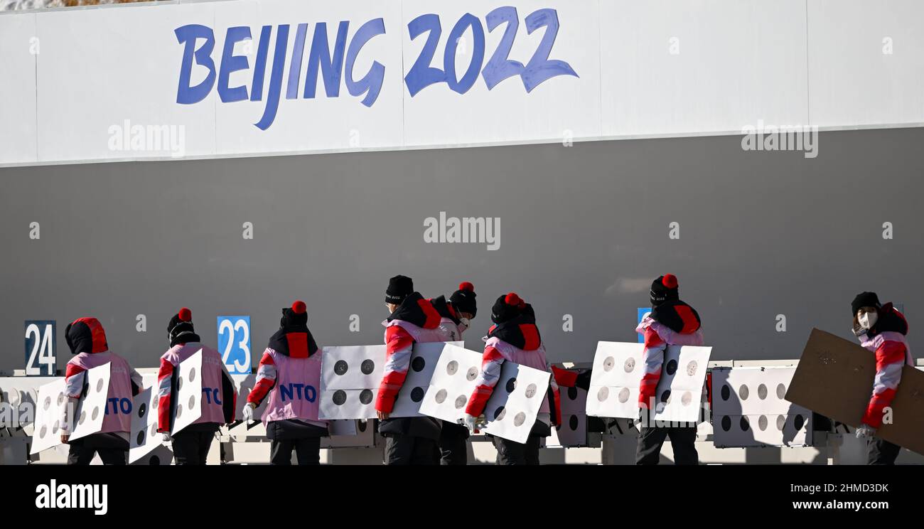 2022 targets hi-res stock photography and images - Alamy