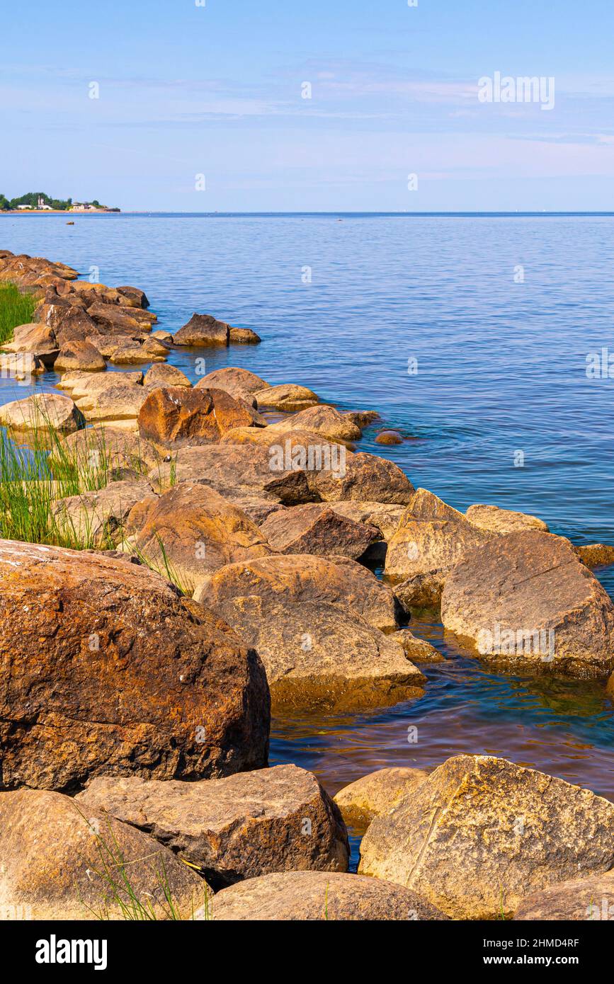 Coast of Finland bay with boulders and stones. Shelf of Baltic sea ...