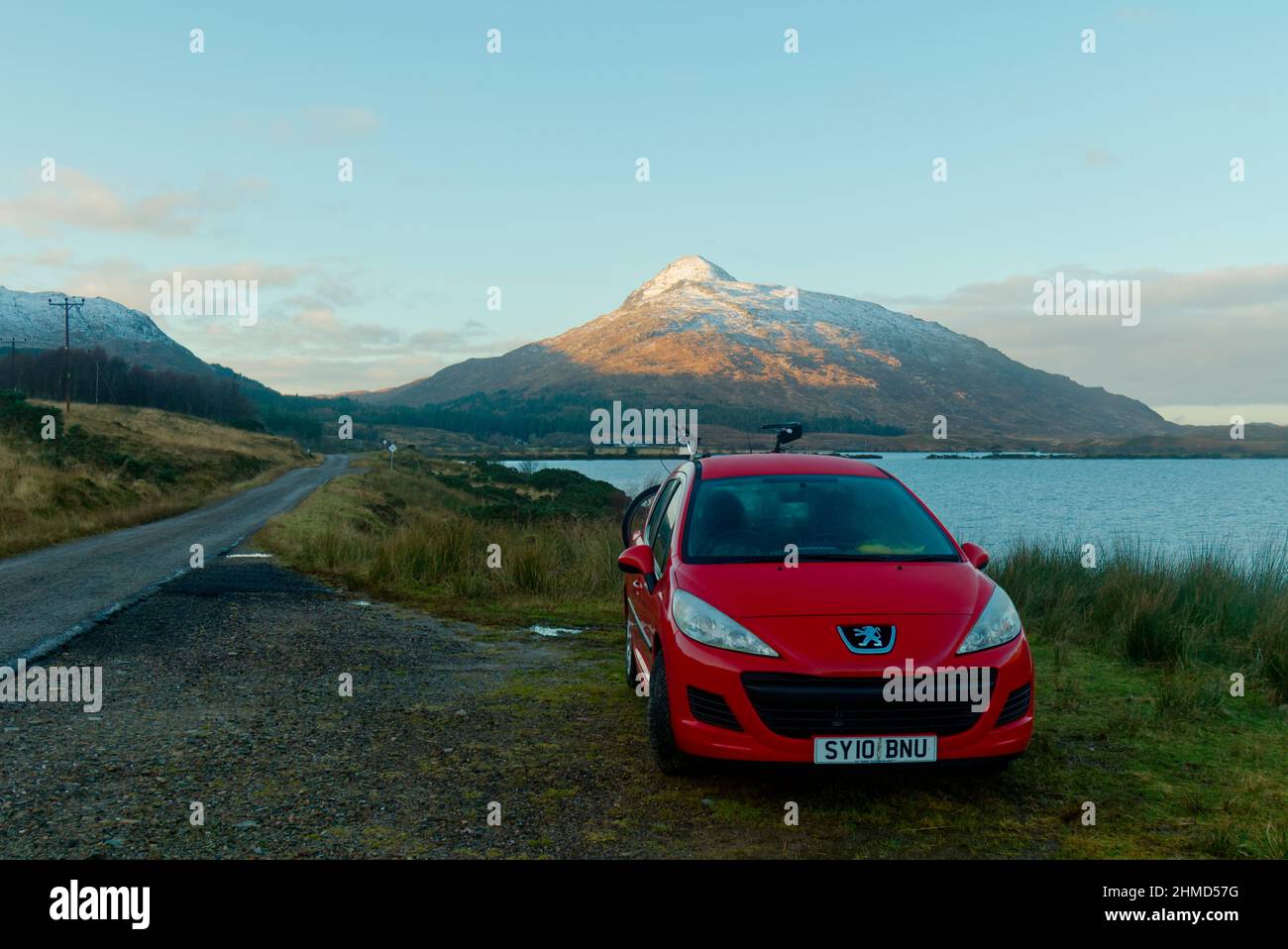 Single track road in highlands hi-res stock photography and images - Alamy