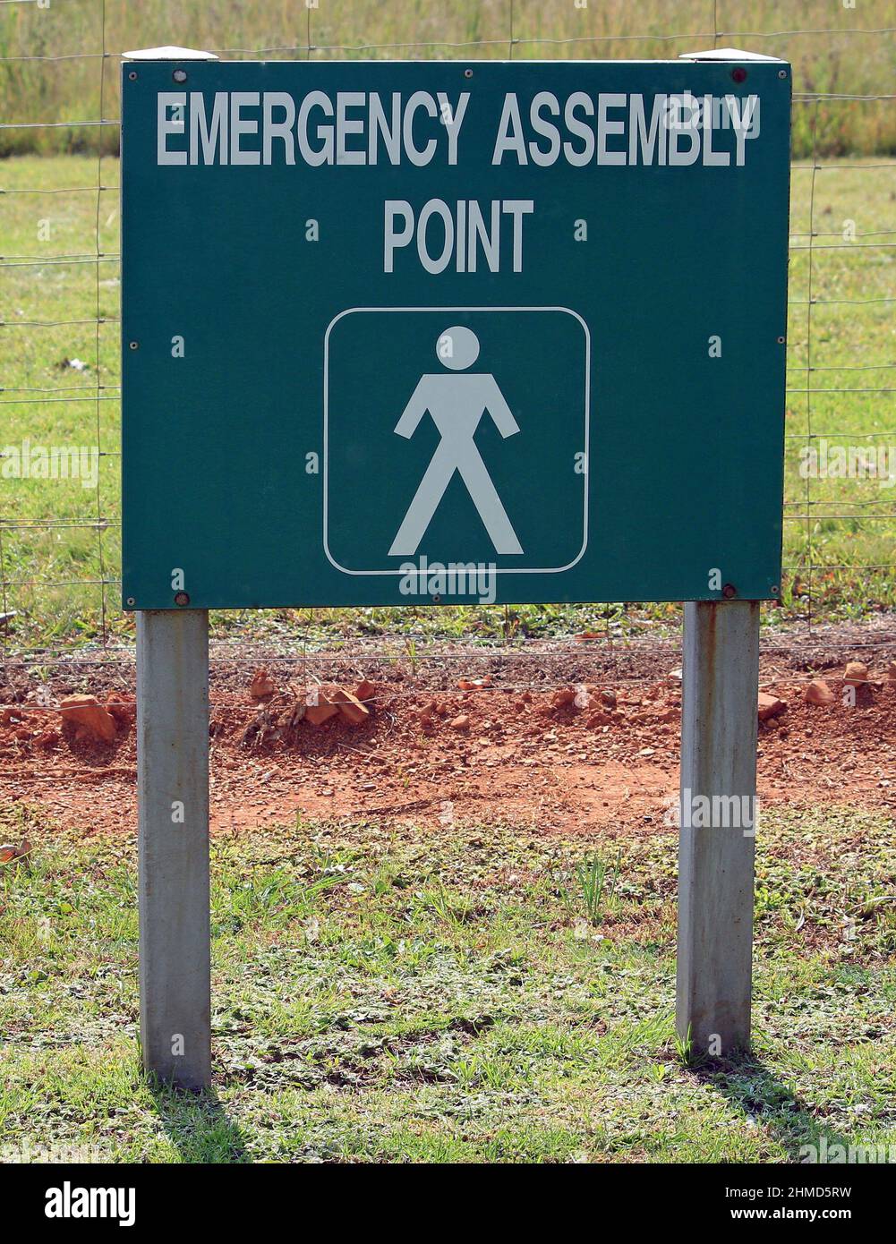 Green sign emergency assembly point hi-res stock photography and images ...