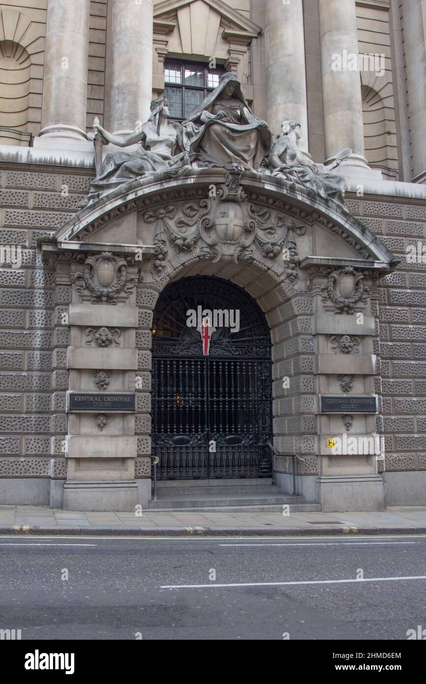 Entrance to the original block of the Old Bailey Stock Photo - Alamy