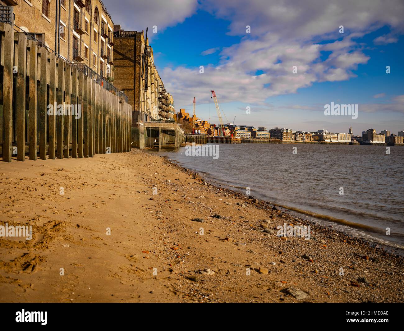 Wharfs thames beach hi-res stock photography and images - Alamy