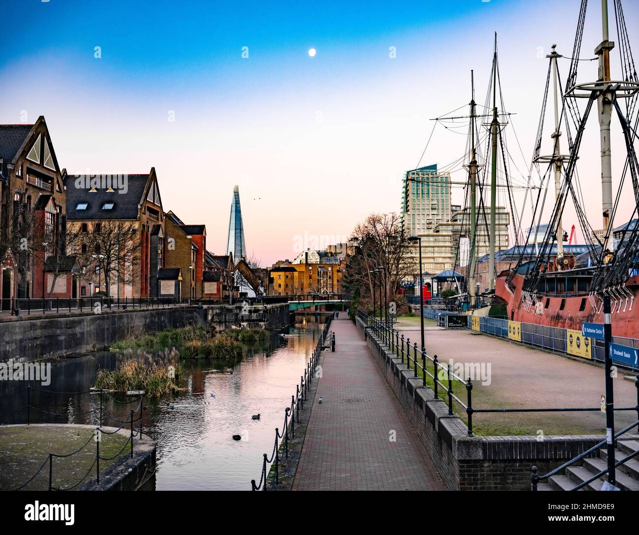 Wapping london docks hi-res stock photography and images - Alamy