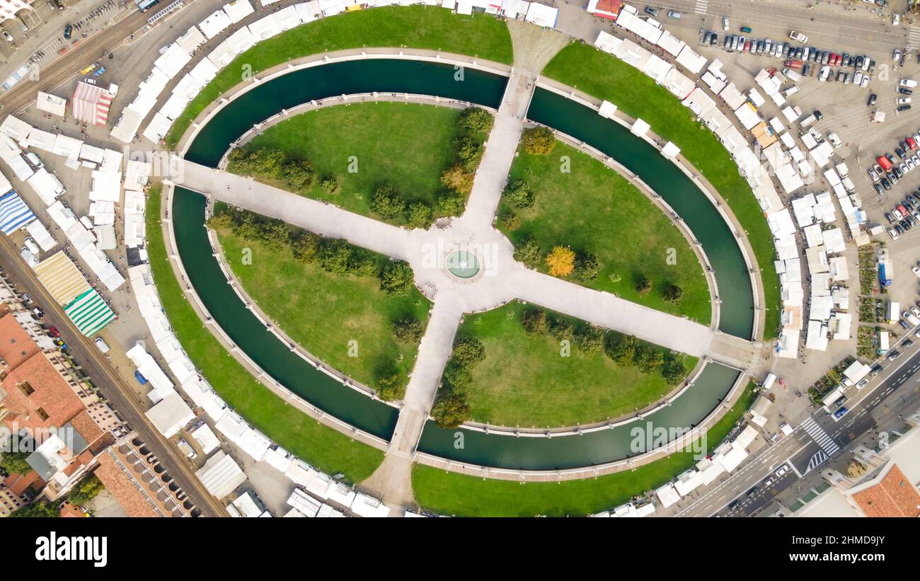 Oval square hi-res stock photography and images - Alamy