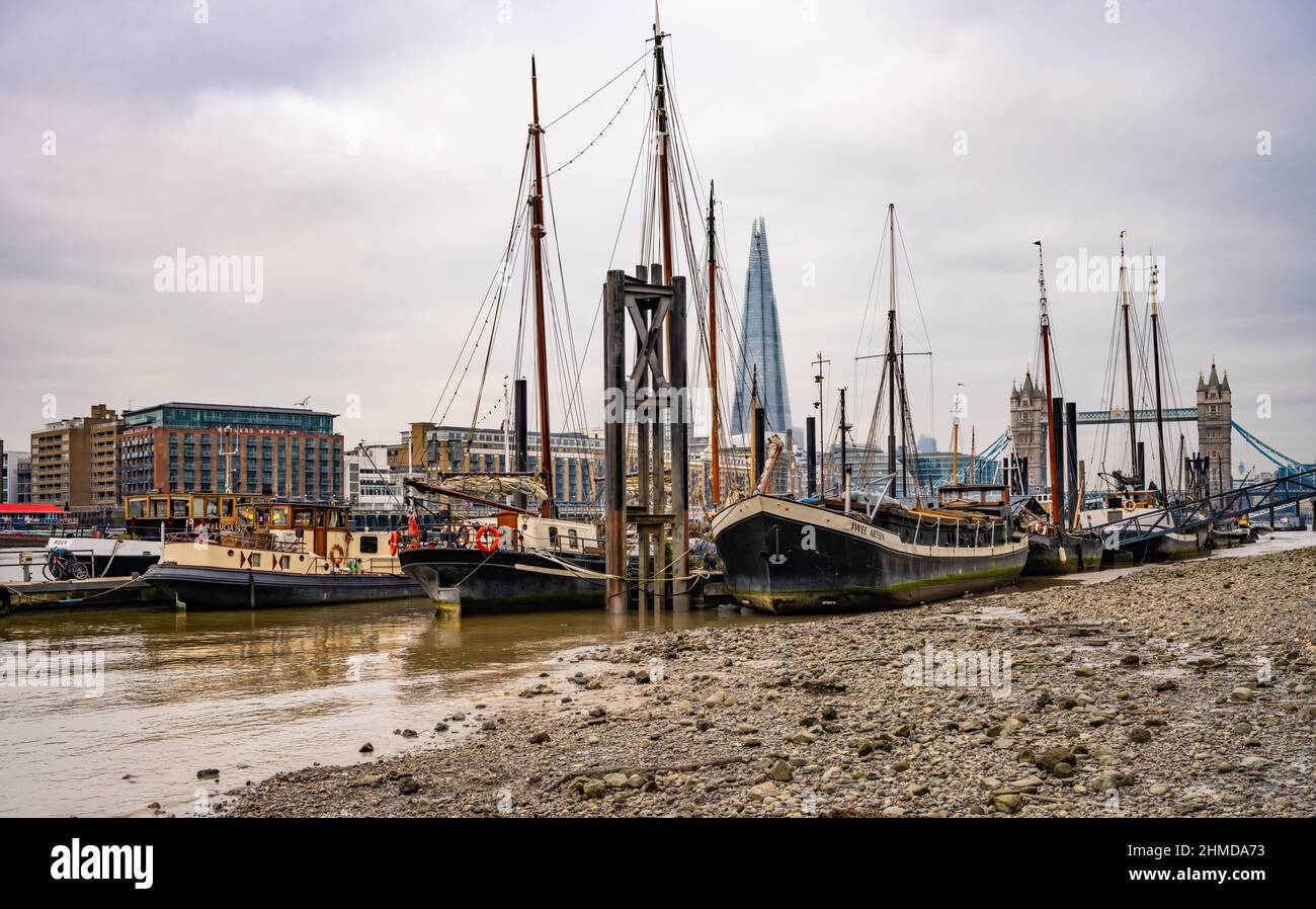 London at low tide hi-res stock photography and images - Alamy