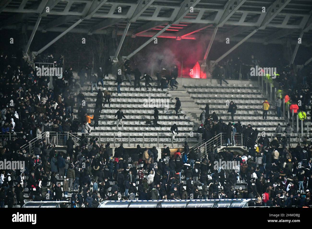 Paris FC - Olympique Lyonnais Lyon Hooligans' outbursts, the match has ...