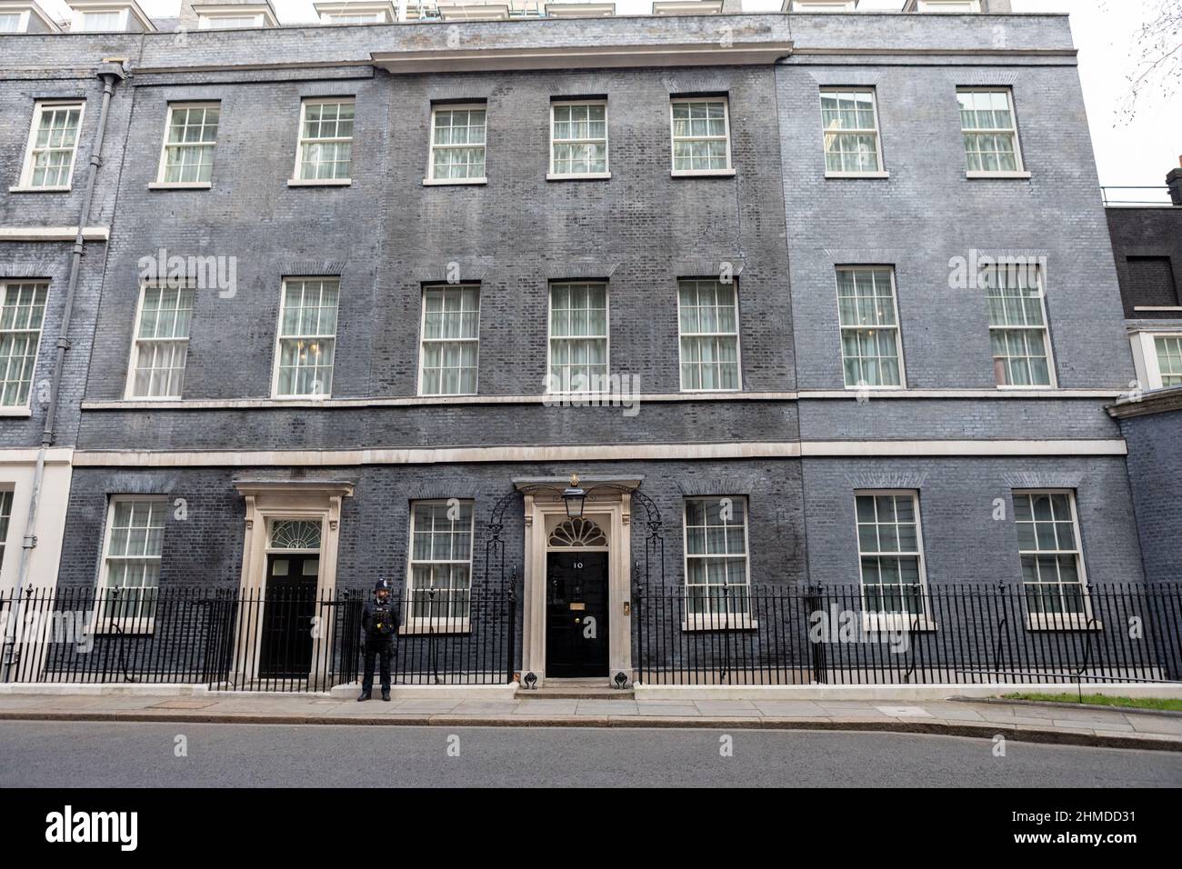 Standing outside no 10 downing street hi-res stock photography and ...