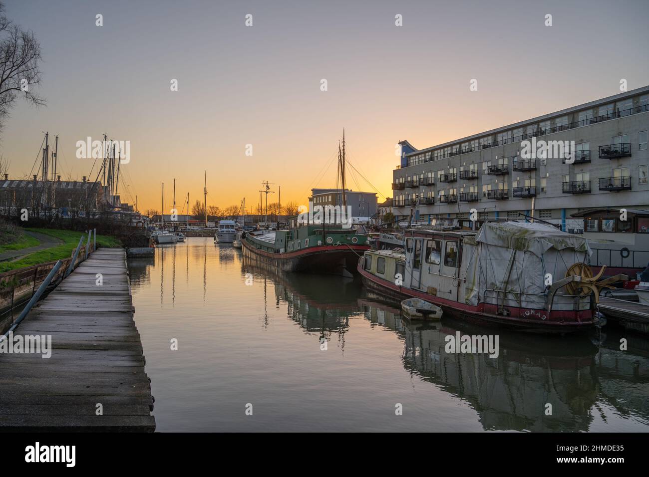Empty canal basin hi-res stock photography and images - Alamy