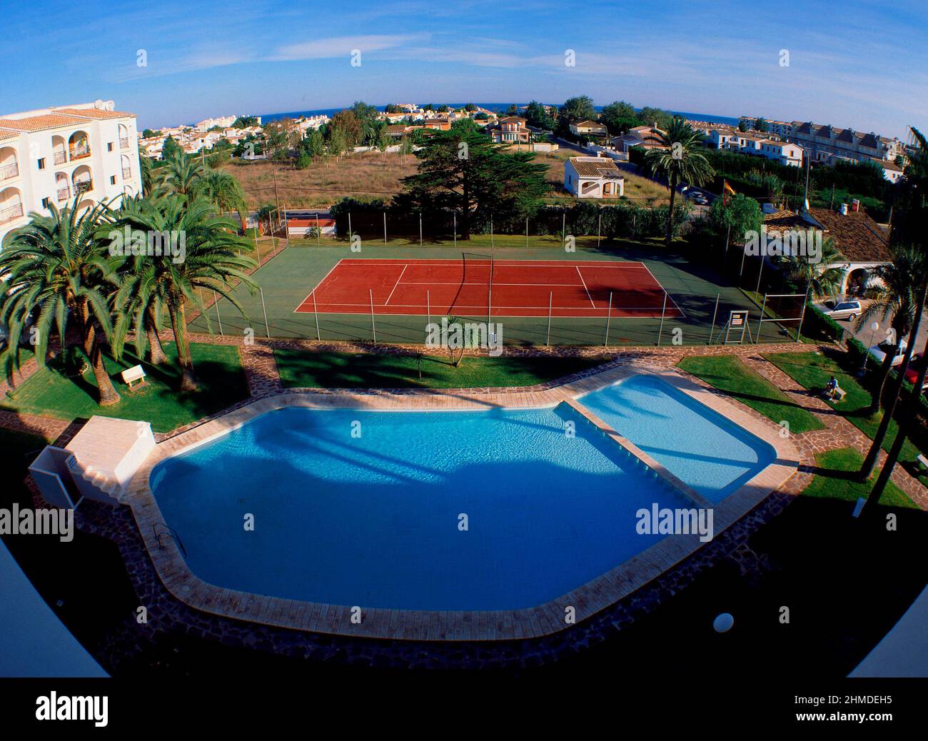 VISTA URBANIZACION CON PISCINA Y PISTA DE TENIS. Location: EXTERIOR ...