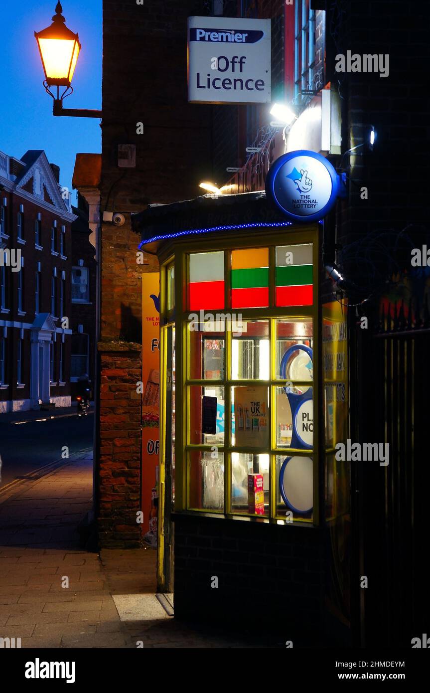 Off licence and sign hi-res stock photography and images - Alamy