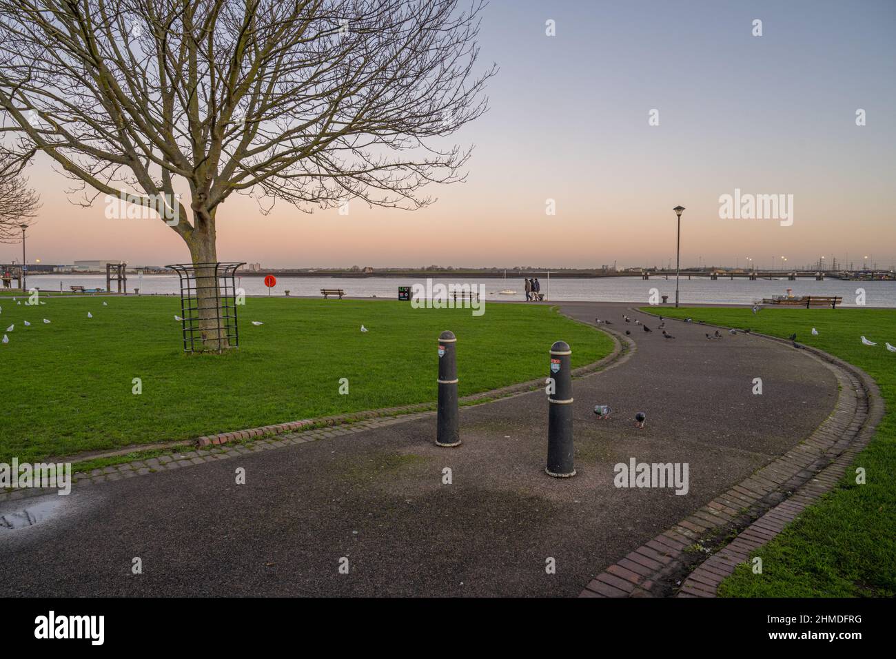 Kent thames hi-res stock photography and images - Alamy