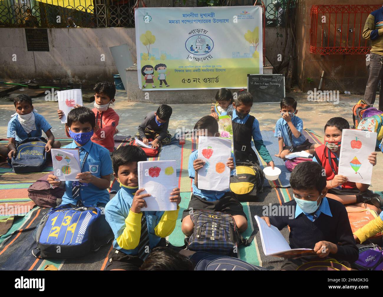 Open air classroom hi-res stock photography and images - Alamy