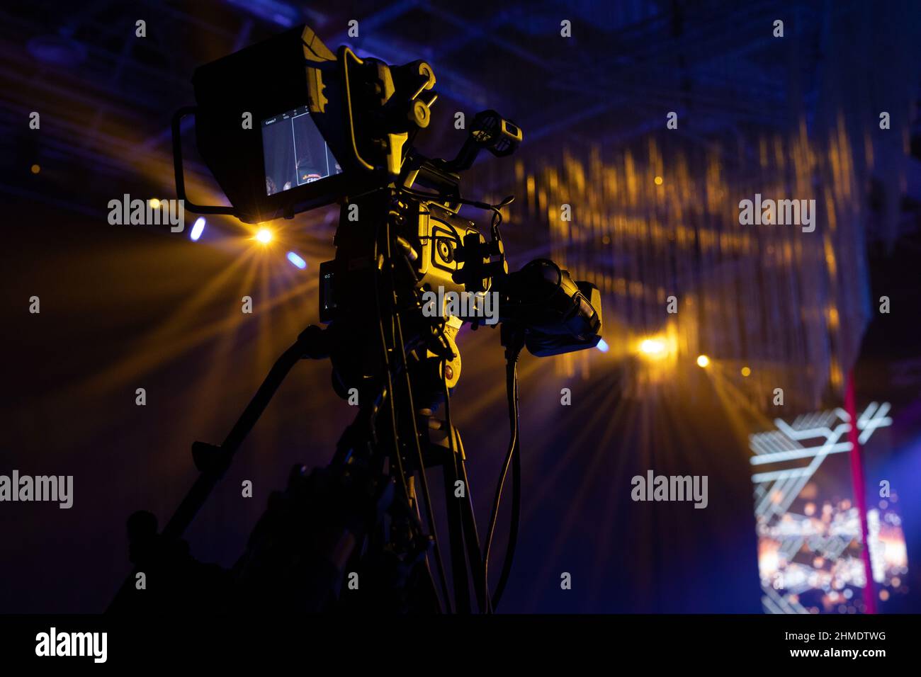 Concert event with tripod hi-res stock photography and images - Alamy