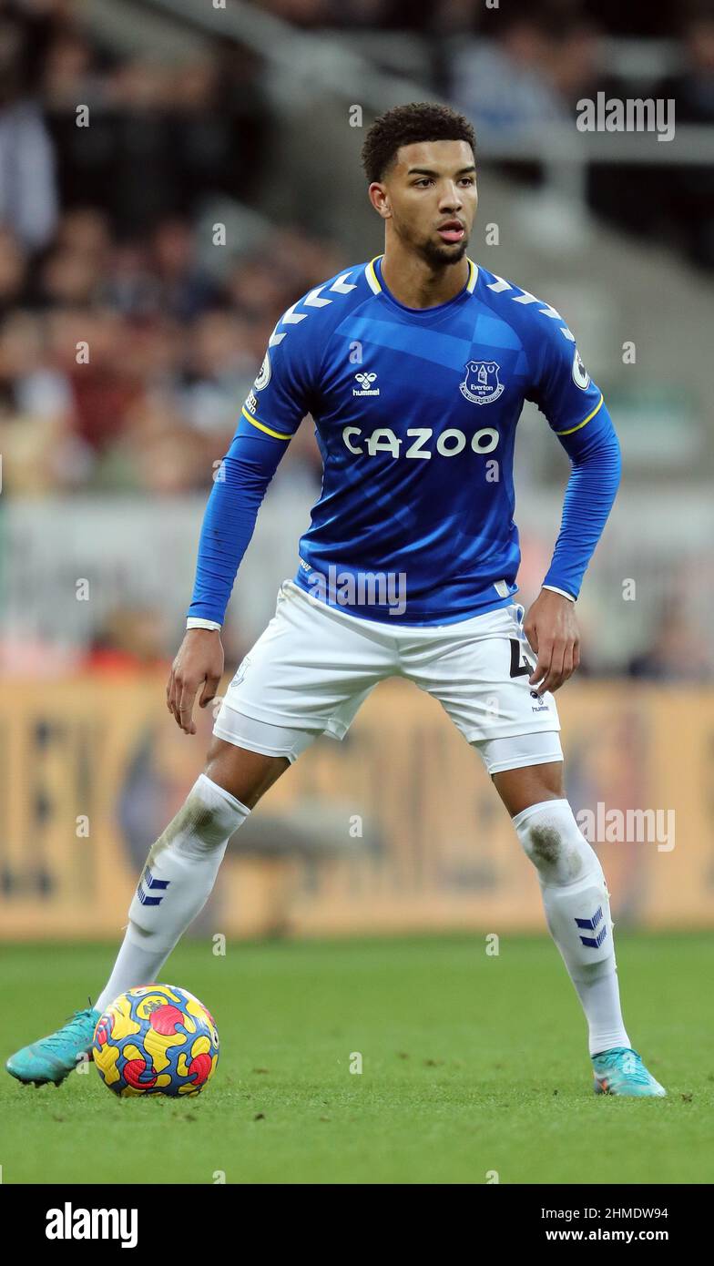 MASON HOLGATE, EVERTON FC, 2022 Stock Photo - Alamy