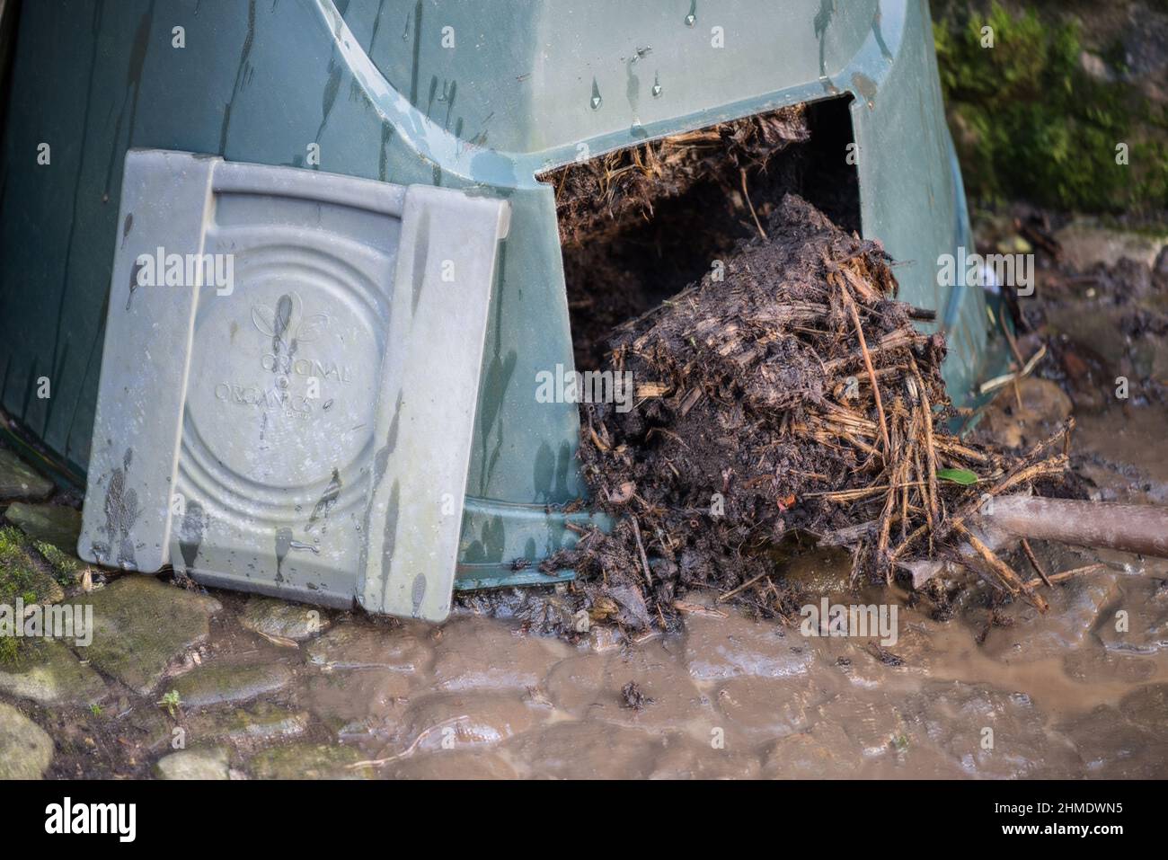 Home composting & its appearance after 12 months in the plastic compost ...