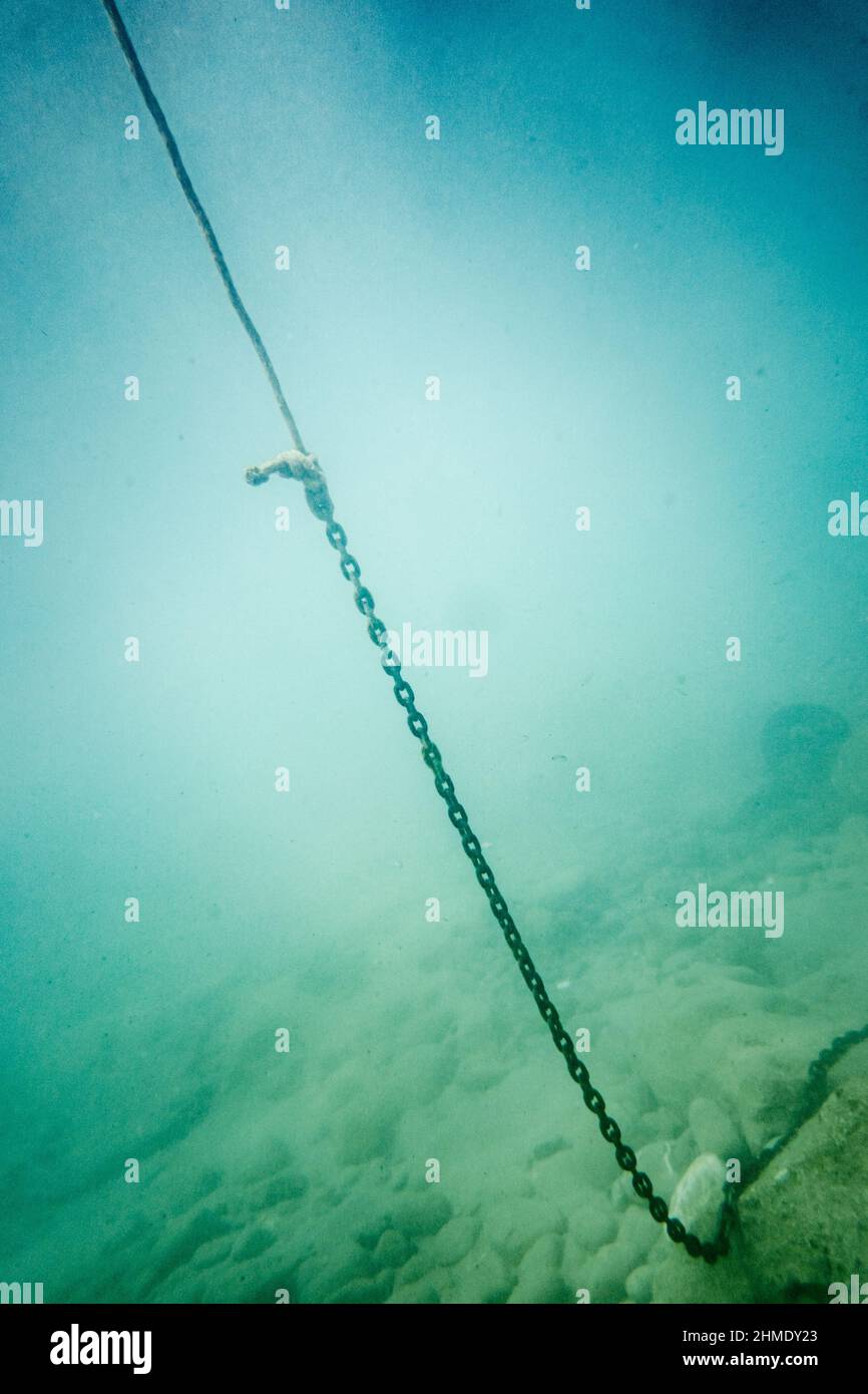Chain and rope tied up together underwater in sea Stock Photo - Alamy