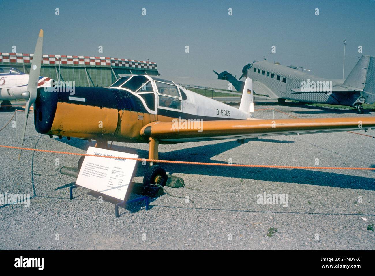 Old aeroplanes hi-res stock photography and images - Alamy