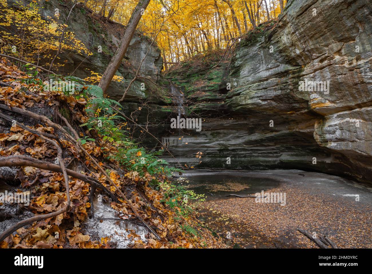 Fall in Ottawa Canyon. Starved Rock State Park, Illinois, USA Stock ...