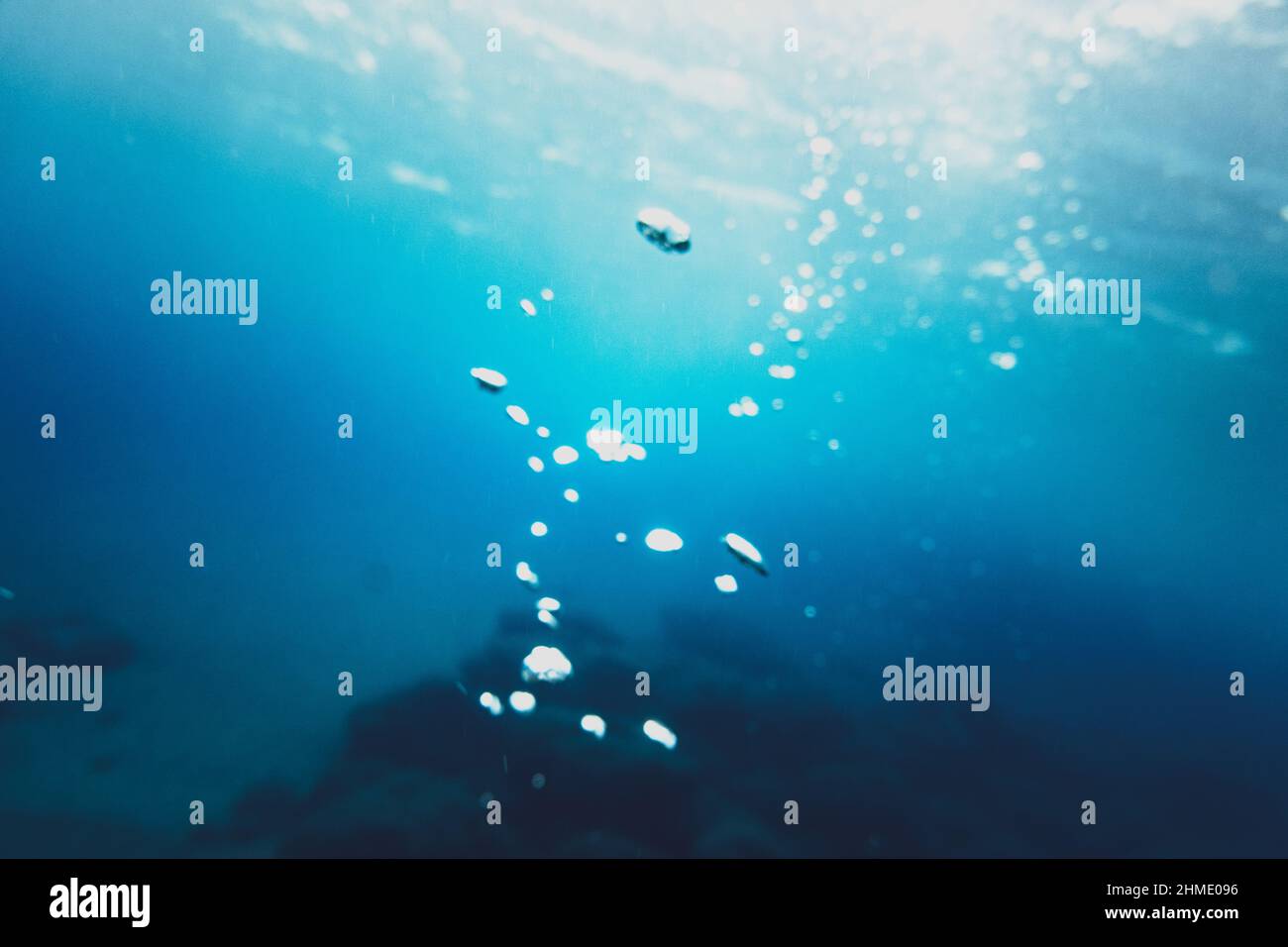 Close-up of bubbles underwater in deep sea Stock Photo - Alamy