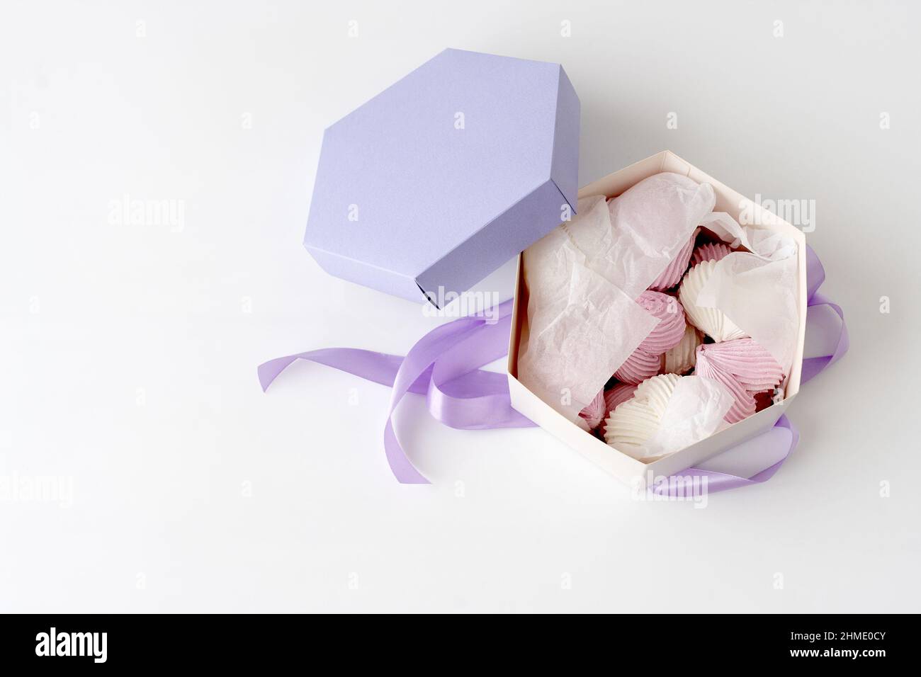 Marshmallow gift box Stock Photo - Alamy