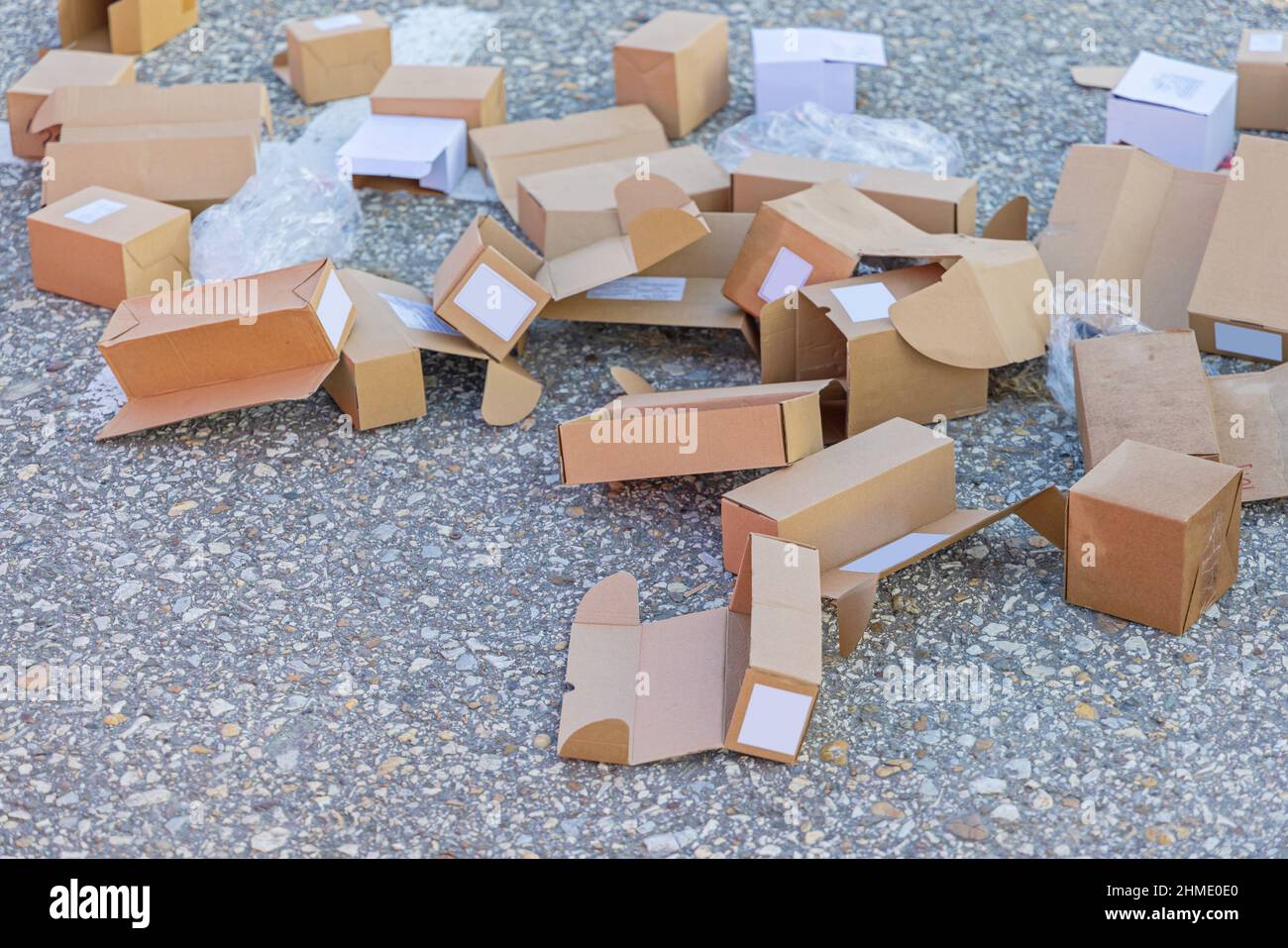 Open boxes hi-res stock photography and images - Alamy