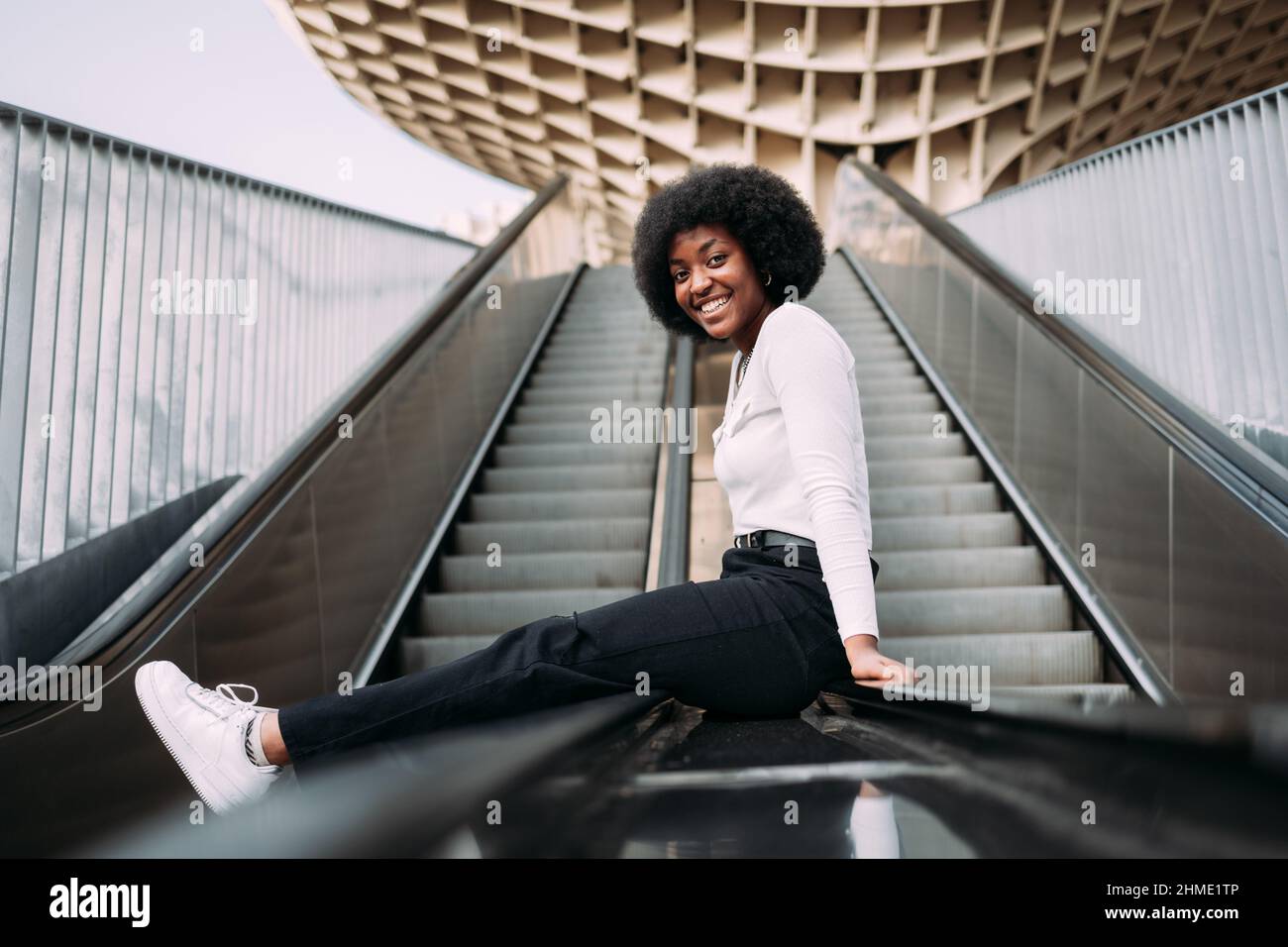 Escalator profile hi-res stock photography and images - Alamy