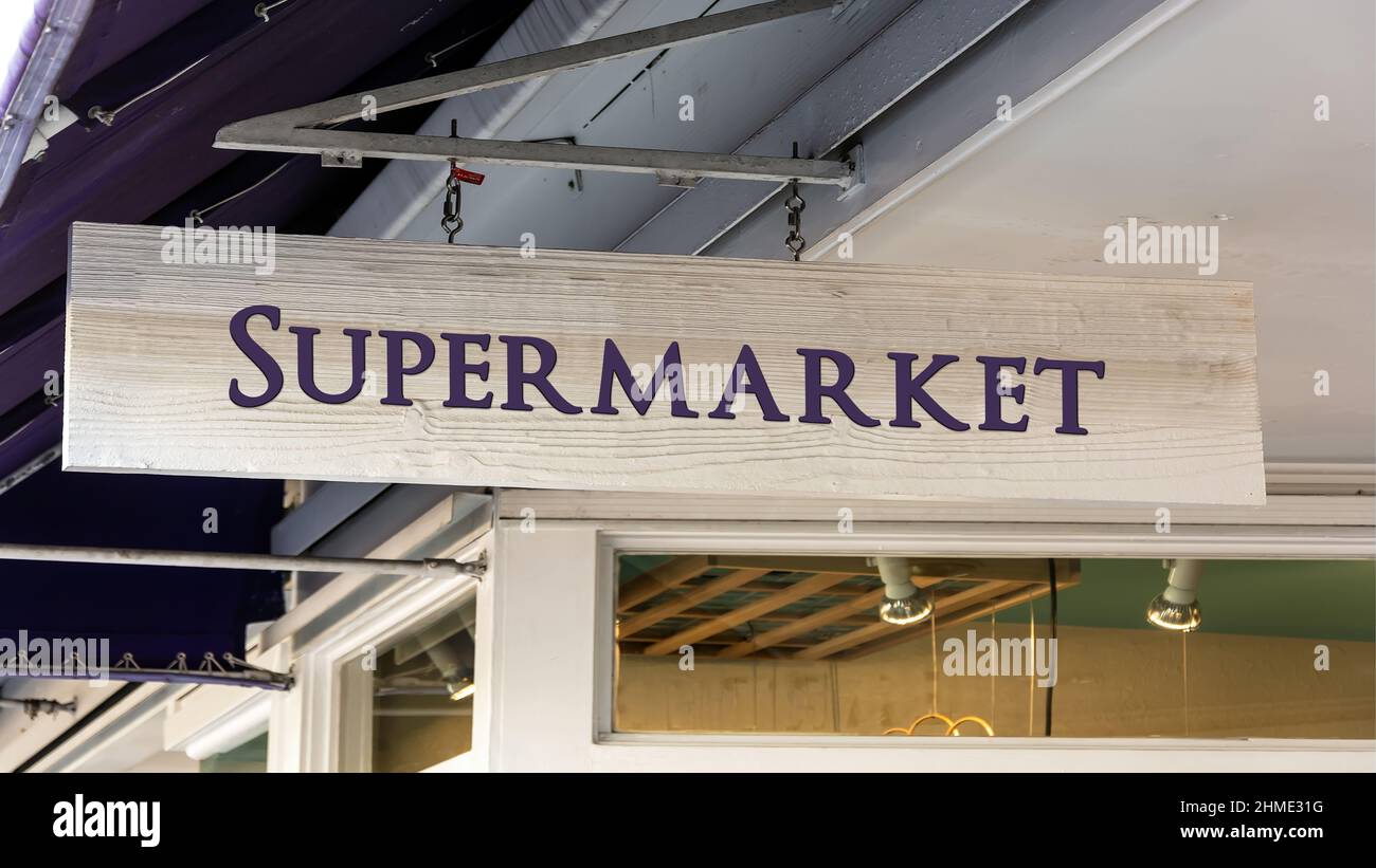 Street Sign the Direction Way to Supermarket Stock Photo - Alamy