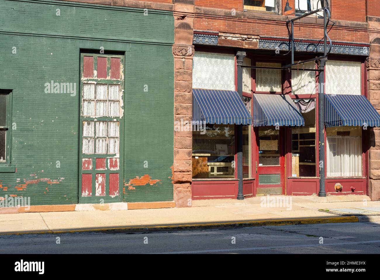 Abandoned storefronts hi-res stock photography and images - Alamy