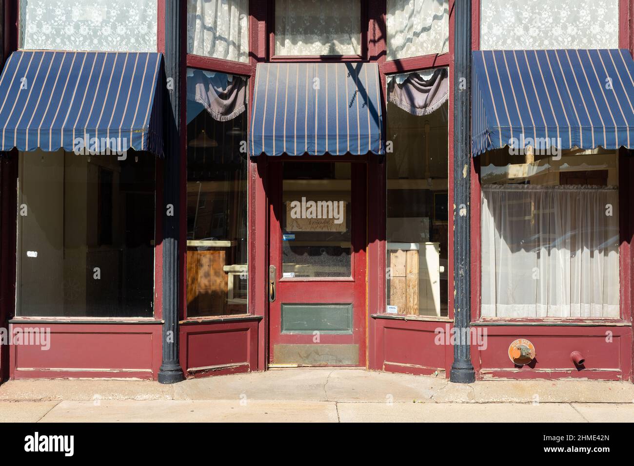 Abandoned storefronts hi-res stock photography and images - Alamy
