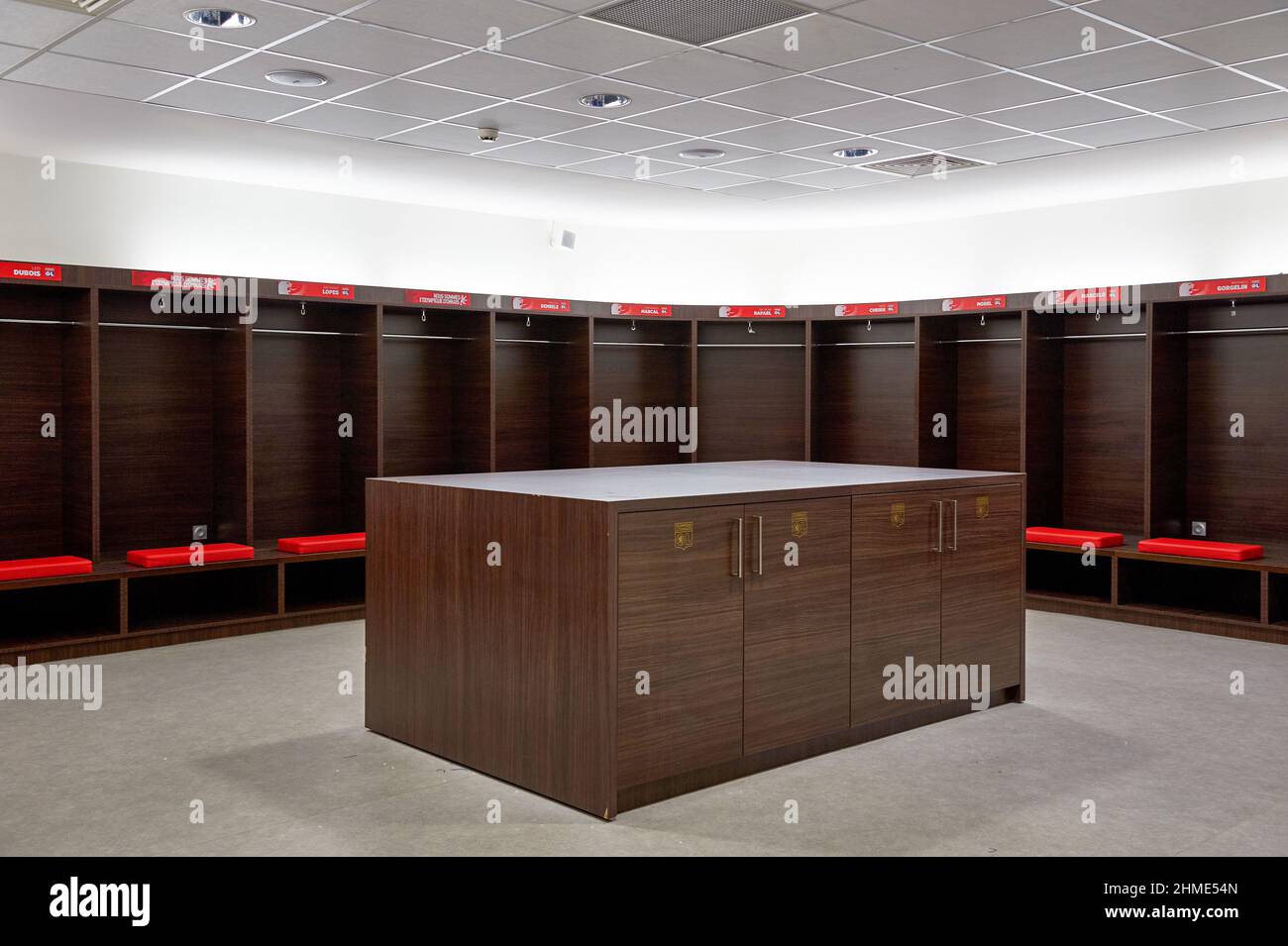 Behind the curtains at Parc Olympique Lyonnais - the official ...