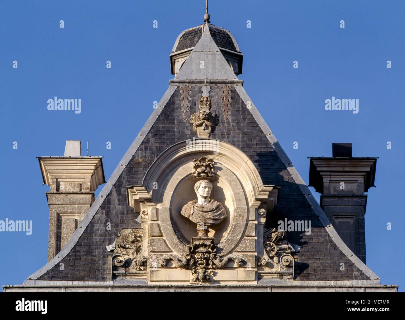 Symmetrie dreieck hi-res stock photography and images - Alamy